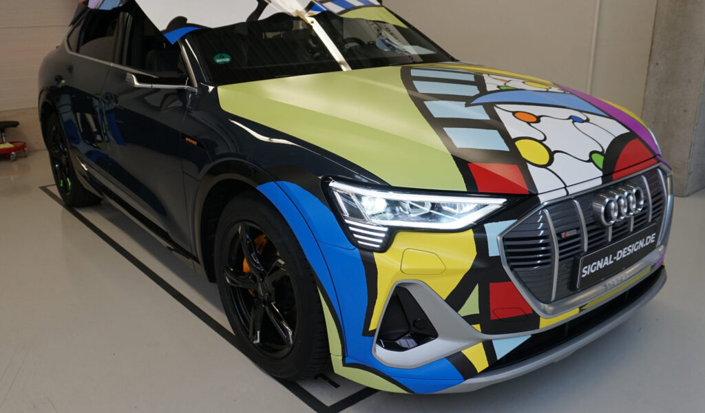 e-tron | Kunstwerk für Frauen - Wrap Like Royalty