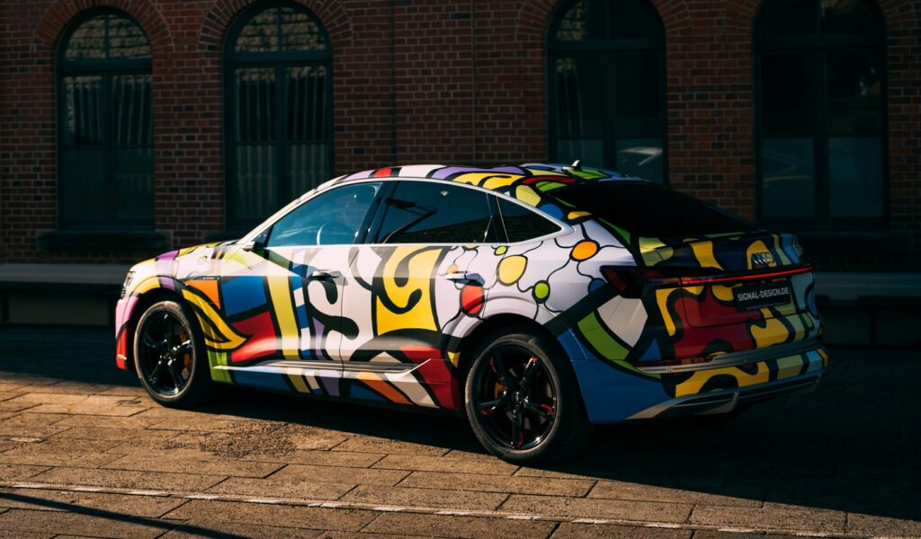 e-tron | Kunstwerk für Frauen - Wrap Like Royalty